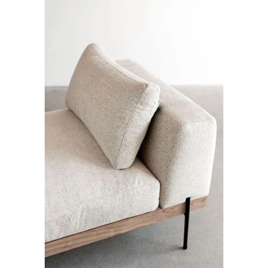 Aya Bench – Art of Curation